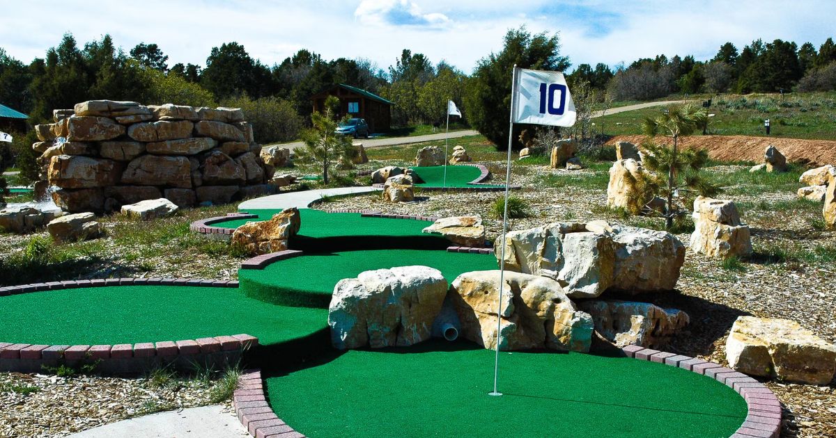 Mini Golf Marbella: Top Courses & Tips