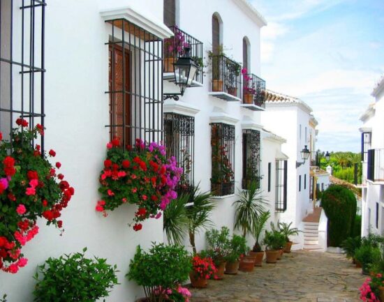 What to Wear in Marbella: Your Guide to Stylish Vacation Outfits