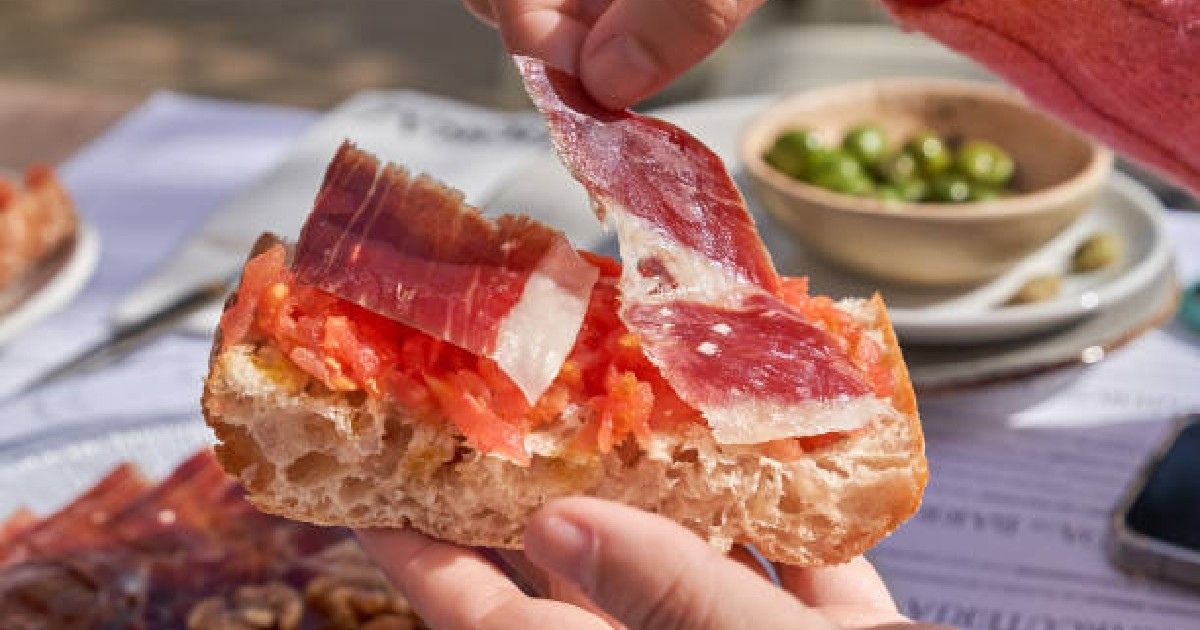Tipping in Spain Etiquette: Simple Rules for 2025 Travelers